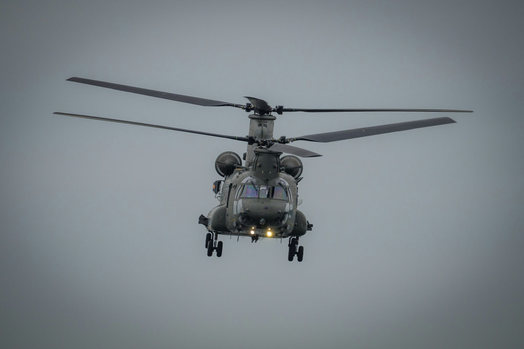 Australian Chinook Helicopter Refuels Abrams Tanks - DEFENSE-AEROSPACE